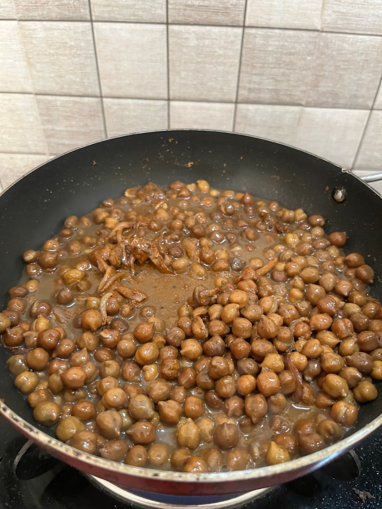 Chickpea curry – Chills & Chillies